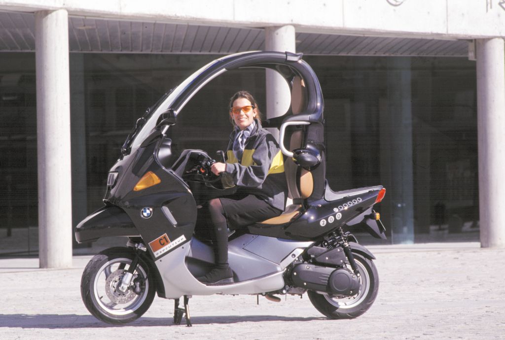 VUELVE EL SCOOTER BMW C1 CON TECHO? ¡Y AHORA MODULAR! - motorADN.com
