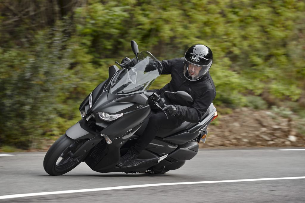 PRUEBA YAMAHA XMAX IRONMAX 300: LA PRESENTACIÓN - motorADN.com