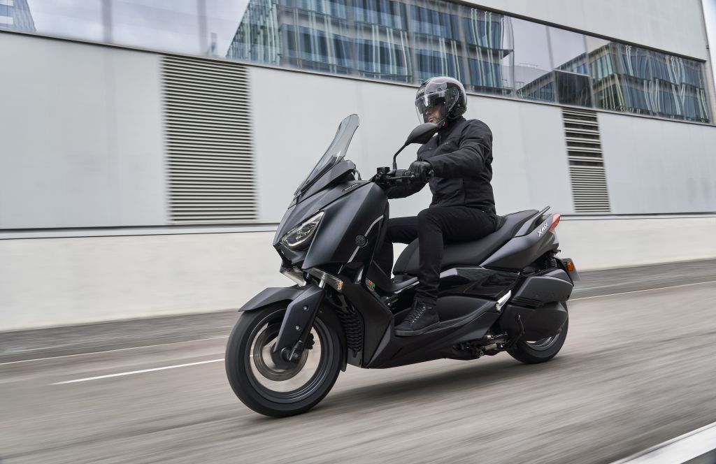 PRUEBA YAMAHA XMAX IRONMAX 300: LA PRESENTACIÓN - motorADN.com