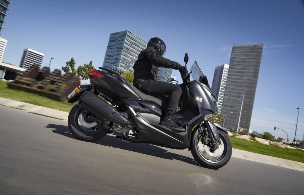 PRUEBA YAMAHA XMAX IRONMAX 300: LA PRESENTACIÓN - motorADN.com