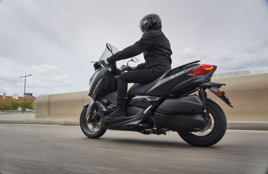PRUEBA YAMAHA XMAX IRONMAX 300: LA PRESENTACIÓN - motorADN.com