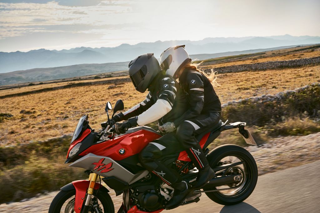 Por Fin Ya Pueden Montar Dos Personas En Moto Motoradn